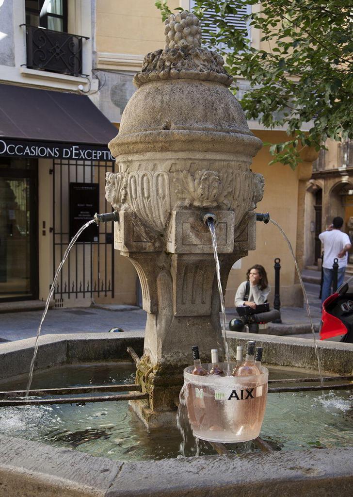 Take a Walking Tour the Fountains of Aix-en-Provence - Perfectly Provence