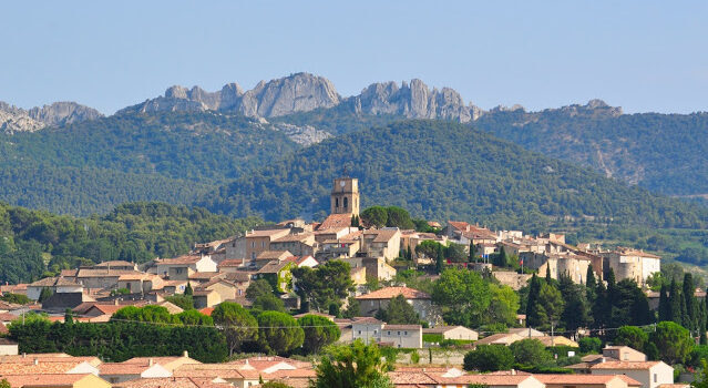 Château de Mazan Rich in Provencal Style