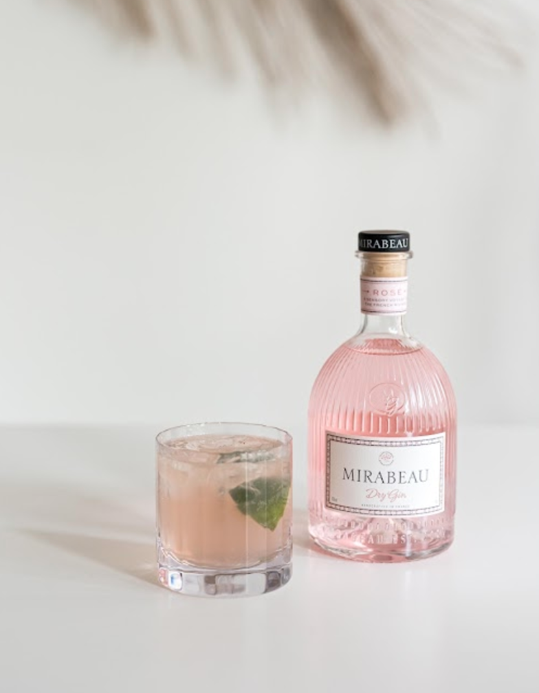 Cocktail to Make a Gin and Rosé Grape Fizz - Perfectly Provence