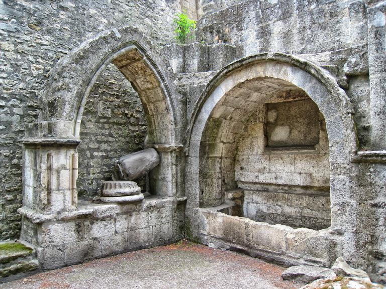 Alyscamps the Roman Burial in Arles is a Must-See - Perfectly Provence