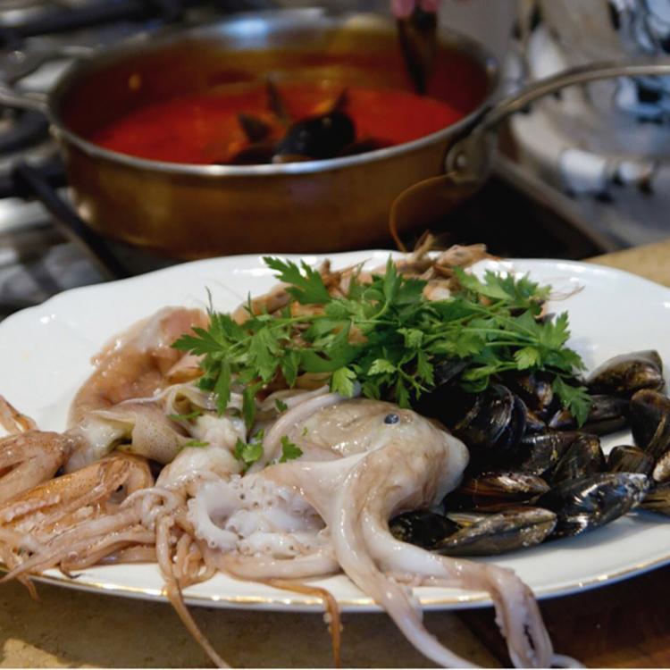 Zarzuela Fish Stew is the Catalan Version of Bouillabaisse - Perfectly ...